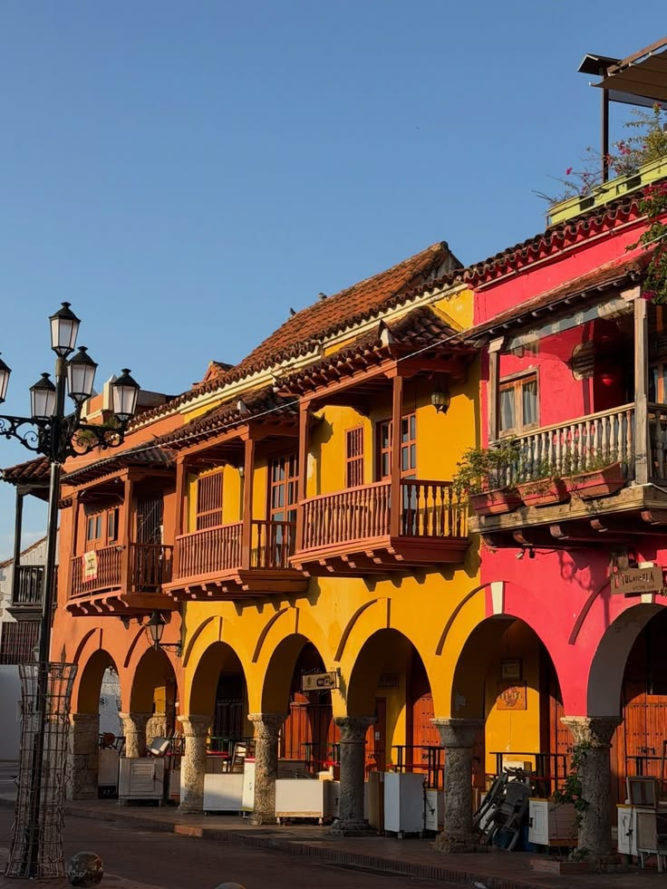 Hidden Courtyards of Cartagena's Walled City | CGLUX Journal